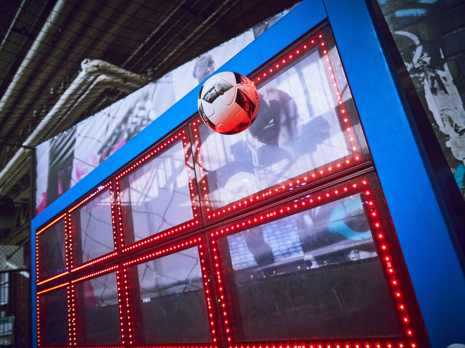 SUTU FOOTBALLWALL - Die elektronische Torwand