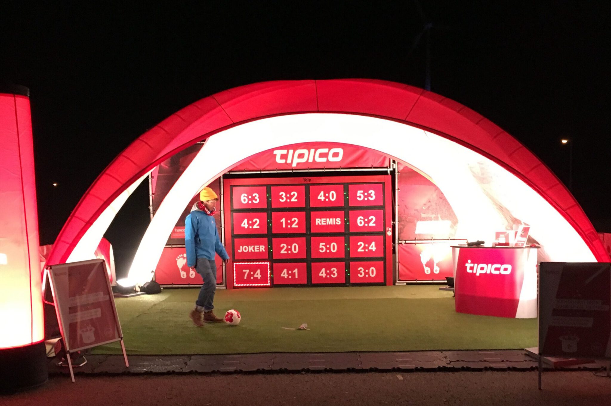 SUTU FOOTBALLWALL - Die elektronische Torwand